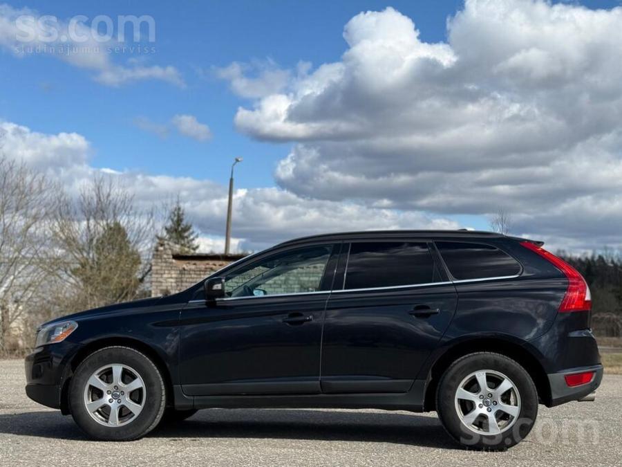 Blue Volvo XC60 2009 in Cesis, with an engine capacity of 2.40 L and mileage of 406 thousand km for 6290 €, photo 4 on AUTOMOTO.COM.LV