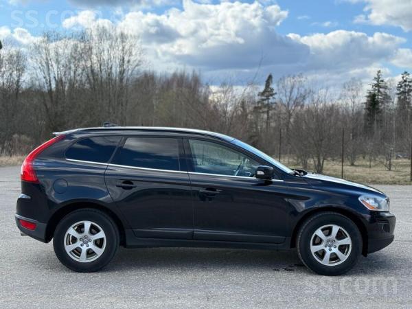 Blue Volvo XC60 2009 in Cesis, with an engine capacity of 2.40 L and mileage of 406 thousand km for 6290 €, photo 5 on AUTOMOTO.COM.LV