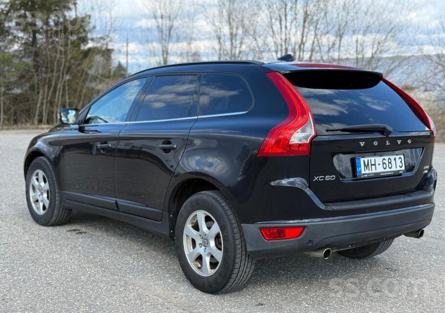 Blue Volvo XC60 2009 in Cesis, with an engine capacity of 2.40 L and mileage of 406 thousand km for 6290 €, photo 9 on AUTOMOTO.COM.LV