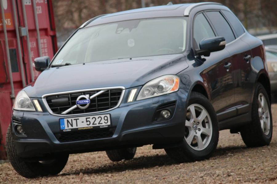 Blue Volvo XC60 2009 in Riga, with an engine capacity of 2.40 L and mileage of 247 thousand km for 8690 €, photo 1 on AUTOMOTO.COM.LV