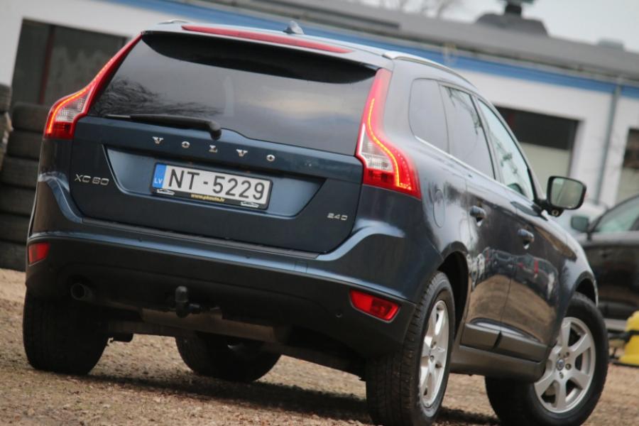 Blue Volvo XC60 2009 in Riga, with an engine capacity of 2.40 L and mileage of 247 thousand km for 8690 €, photo 4 on AUTOMOTO.COM.LV