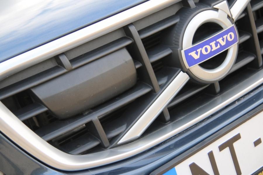 Blue Volvo XC60 2009 in Riga, with an engine capacity of 2.40 L and mileage of 247 thousand km for 8690 €, photo 6 on AUTOMOTO.COM.LV
