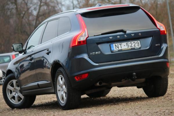 Zils Volvo XC60 2009 Rīga, ar dzinēja tilpumu 2.40 L un nobraukumu 247 tūkst. km par 8690 €, foto 8 vietnē AUTOMOTO.COM.LV