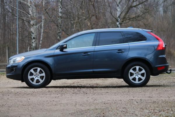 Zils Volvo XC60 2009 Rīga, ar dzinēja tilpumu 2.40 L un nobraukumu 247 tūkst. km par 8690 €, foto 9 vietnē AUTOMOTO.COM.LV