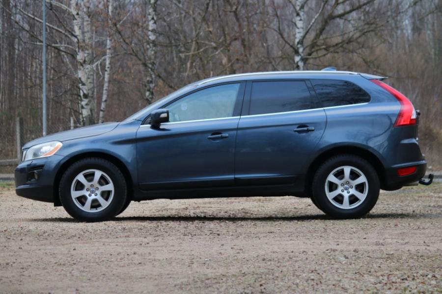 Blue Volvo XC60 2009 in Riga, with an engine capacity of 2.40 L and mileage of 247 thousand km for 8690 €, photo 10 on AUTOMOTO.COM.LV
