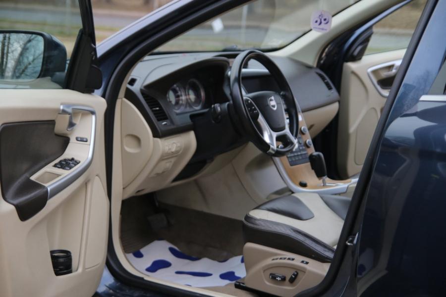 Blue Volvo XC60 2009 in Riga, with an engine capacity of 2.40 L and mileage of 247 thousand km for 8690 €, photo 14 on AUTOMOTO.COM.LV
