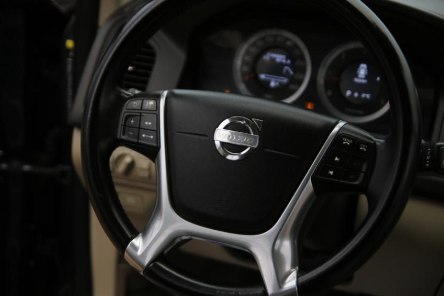 Blue Volvo XC60 2009 in Riga, with an engine capacity of 2.40 L and mileage of 247 thousand km for 8690 €, photo 21 on AUTOMOTO.COM.LV