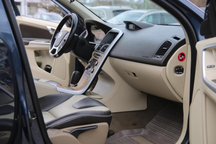 Blue Volvo XC60 2009 in Riga, with an engine capacity of 2.40 L and mileage of 247 thousand km for 8690 €, photo 22 on AUTOMOTO.COM.LV