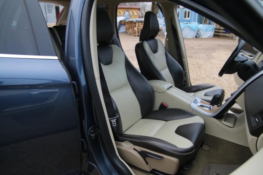 Blue Volvo XC60 2009 in Riga, with an engine capacity of 2.40 L and mileage of 247 thousand km for 8690 €, photo 26 on AUTOMOTO.COM.LV