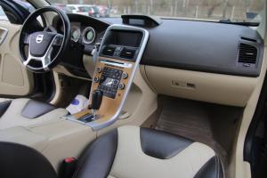 Blue Volvo XC60 2009 in Riga, with an engine capacity of 2.40 L and mileage of 247 thousand km for 8690 €, photo 27 on AUTOMOTO.COM.LV