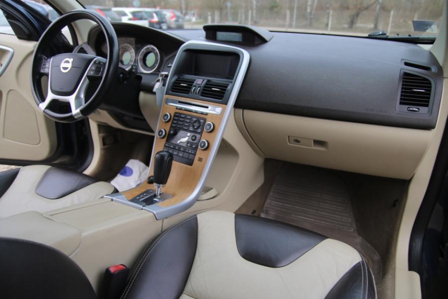 Blue Volvo XC60 2009 in Riga, with an engine capacity of 2.40 L and mileage of 247 thousand km for 8690 €, photo 27 on AUTOMOTO.COM.LV