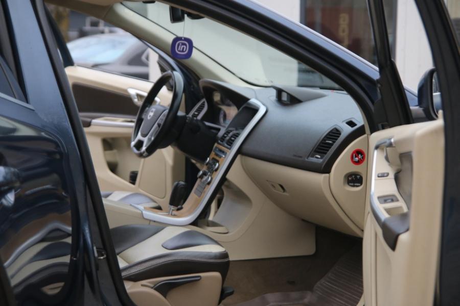 Blue Volvo XC60 2009 in Riga, with an engine capacity of 2.40 L and mileage of 247 thousand km for 8690 €, photo 28 on AUTOMOTO.COM.LV
