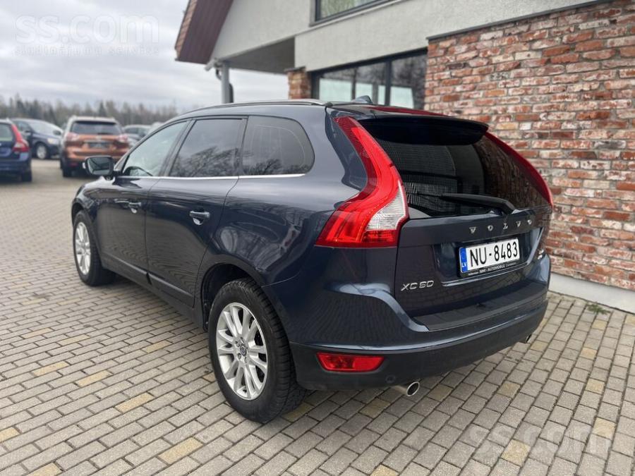 Blue Volvo XC60 2009 in Talsi, with an engine capacity of 2.40 L and mileage of 242 thousand km for 9890 €, photo 5 on AUTOMOTO.COM.LV