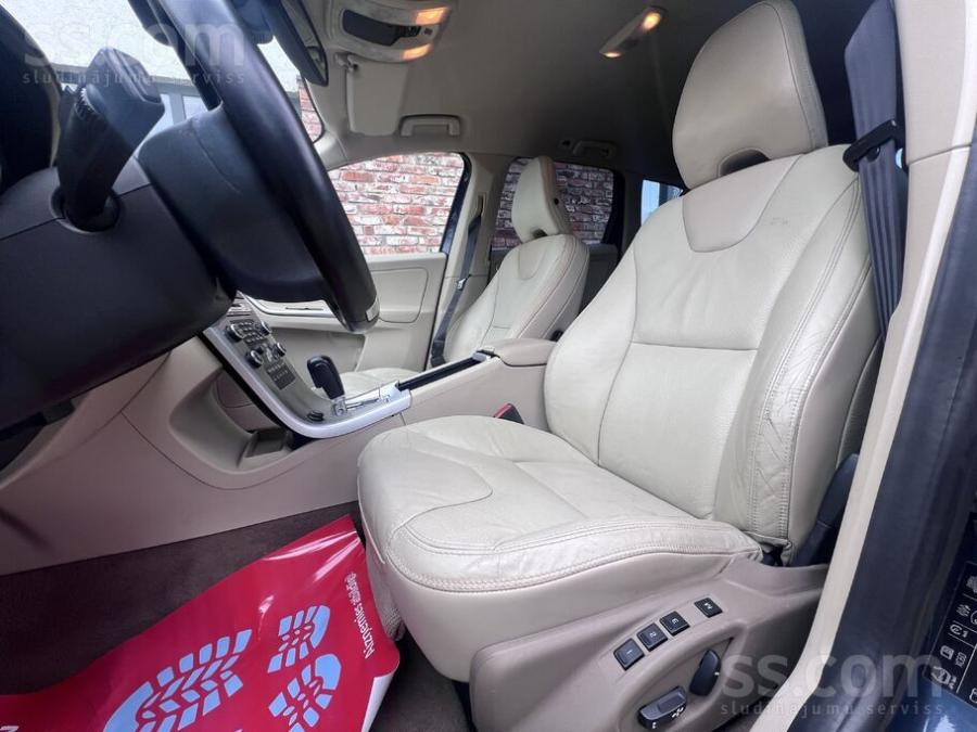 Blue Volvo XC60 2009 in Talsi, with an engine capacity of 2.40 L and mileage of 242 thousand km for 9890 €, photo 10 on AUTOMOTO.COM.LV