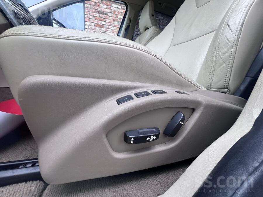 Blue Volvo XC60 2009 in Talsi, with an engine capacity of 2.40 L and mileage of 242 thousand km for 9890 €, photo 11 on AUTOMOTO.COM.LV