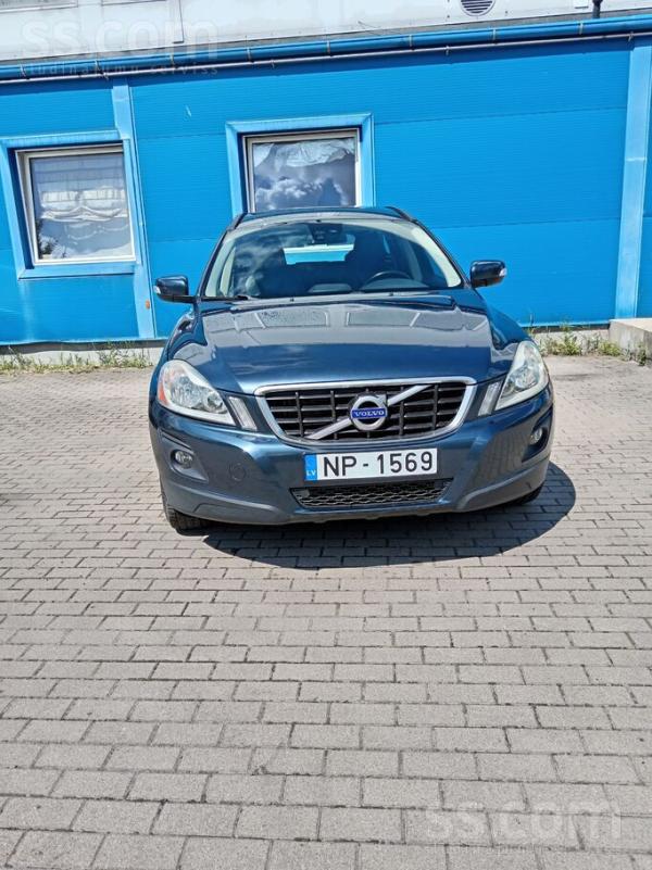 Zils Volvo XC60 2009 Rīga, ar dzinēja tilpumu 2.40 L un nobraukumu 299 tūkst. km par 6800 €, foto 1 vietnē AUTOMOTO.COM.LV