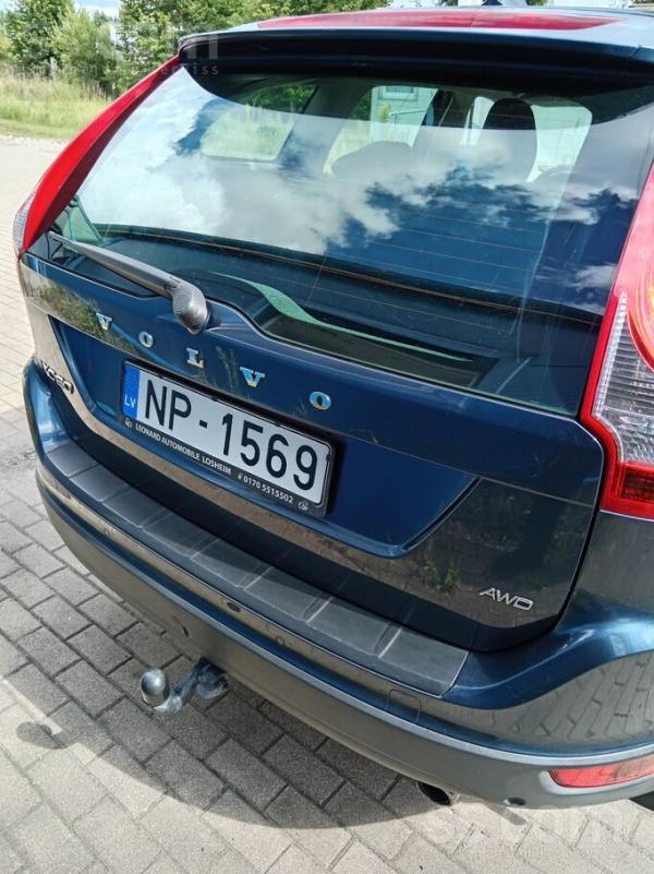 Zils Volvo XC60 2009 Rīga, ar dzinēja tilpumu 2.40 L un nobraukumu 299 tūkst. km par 6800 €, foto 4 vietnē AUTOMOTO.COM.LV