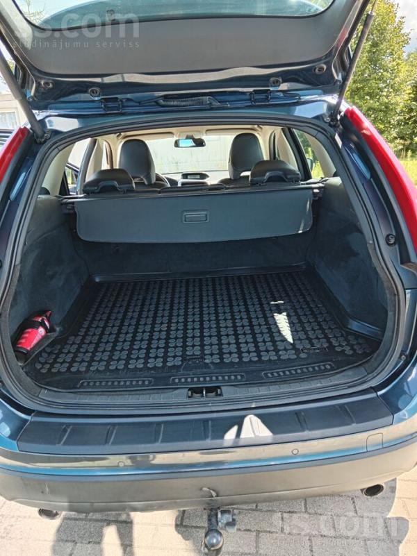 Zils Volvo XC60 2009 Rīga, ar dzinēja tilpumu 2.40 L un nobraukumu 299 tūkst. km par 6800 €, foto 5 vietnē AUTOMOTO.COM.LV