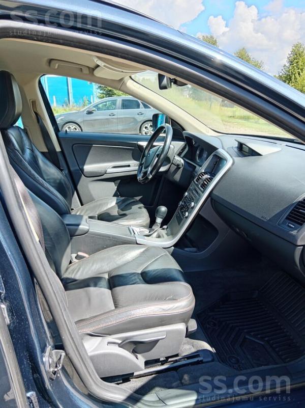 Zils Volvo XC60 2009 Rīga, ar dzinēja tilpumu 2.40 L un nobraukumu 299 tūkst. km par 6800 €, foto 6 vietnē AUTOMOTO.COM.LV