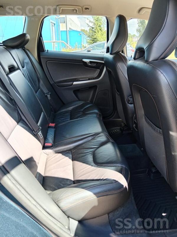 Zils Volvo XC60 2009 Rīga, ar dzinēja tilpumu 2.40 L un nobraukumu 299 tūkst. km par 6800 €, foto 7 vietnē AUTOMOTO.COM.LV