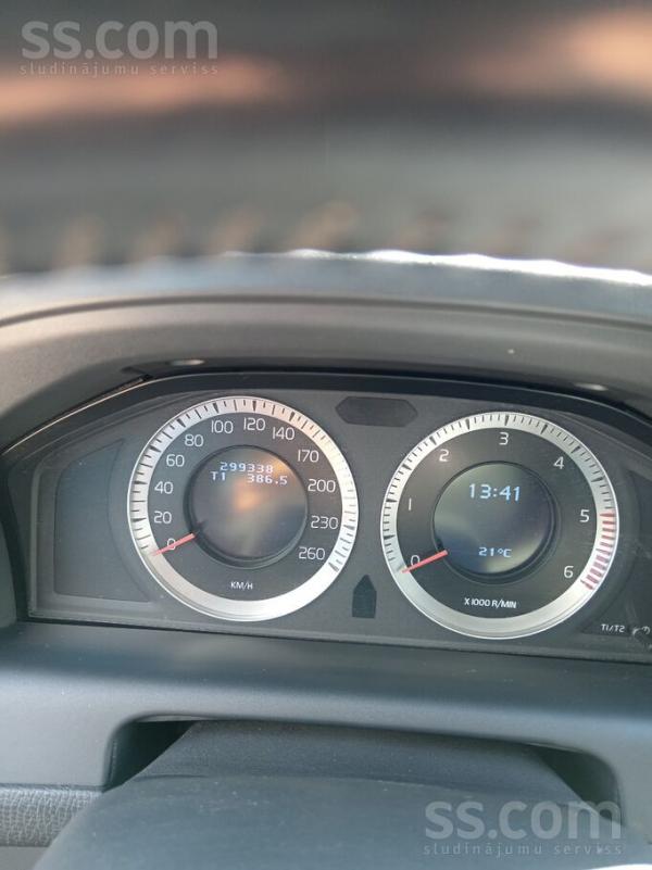 Zils Volvo XC60 2009 Rīga, ar dzinēja tilpumu 2.40 L un nobraukumu 299 tūkst. km par 6800 €, foto 9 vietnē AUTOMOTO.COM.LV