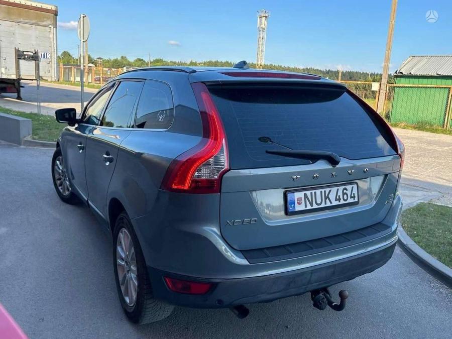 Zils Volvo XC60 2009 Šalčininkai, ar dzinēja tilpumu 2.40 L un nobraukumu 280 tūkst. km par 5800 €, foto 6 vietnē AUTOMOTO.COM.LV