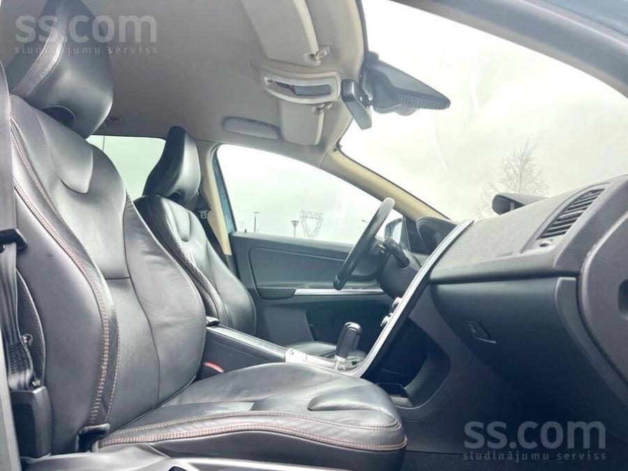 Zils Volvo XC60 2009 Rīga, ar dzinēja tilpumu 2.40 L un nobraukumu 297 tūkst. km par 7350 €, foto 12 vietnē AUTOMOTO.COM.LV