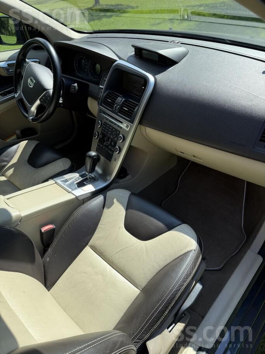 Zils Volvo XC60 2009 Valmiera, ar dzinēja tilpumu 2.40 L un nobraukumu 336 tūkst. km par 6100 €, foto 10 vietnē AUTOMOTO.COM.LV