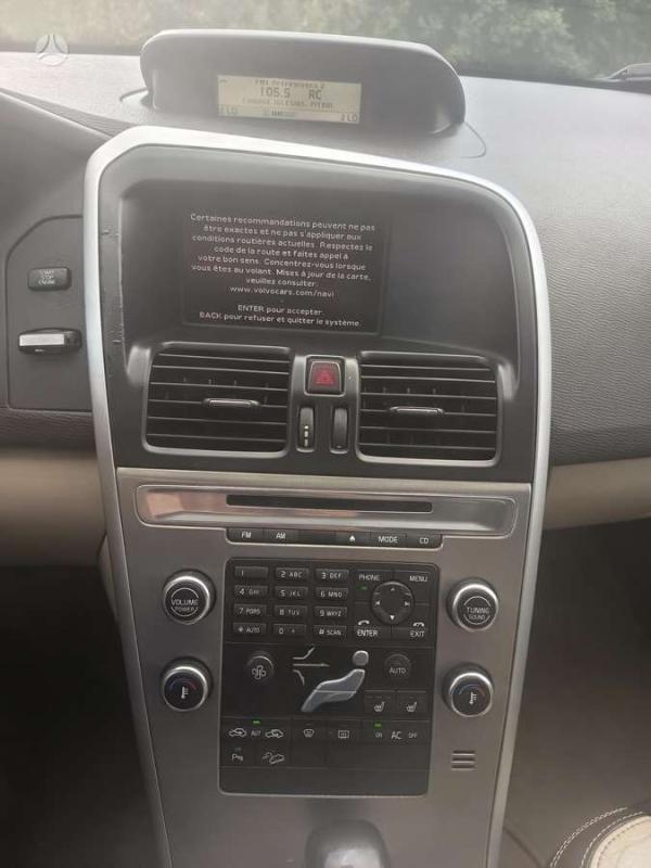 Blue Volvo XC60 2009 in Pasvalys, with an engine capacity of 2.40 L and mileage of 305 thousand km for 6850 €, photo 8 on AUTOMOTO.COM.LV