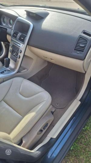Blue Volvo XC60 2009 in Vilnius, with an engine capacity of 2.40 L and mileage of 397 thousand km for 8200 €, photo 15 on AUTOMOTO.COM.LV