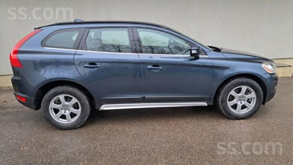Blue Volvo XC60 2010 in Ogre, with an engine capacity of 2.40 L and mileage of 242 thousand km for 7850 €, photo 6 on AUTOMOTO.COM.LV