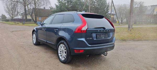 Blue Volvo XC60 2010 in Utena, with an engine capacity of 2.40 L and mileage of 297 thousand km for 7650 €, photo 3 on AUTOMOTO.COM.LV
