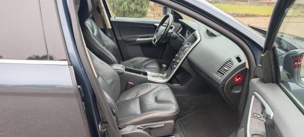 Zils Volvo XC60 2010 Utena, ar dzinēja tilpumu 2.40 L un nobraukumu 297 tūkst. km par 7650 €, foto 11 vietnē AUTOMOTO.COM.LV