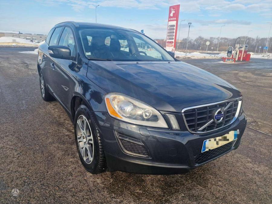 Zils Volvo XC60 2010 Tauragė, ar dzinēja tilpumu 2.40 L un nobraukumu 208 tūkst. km par 8000 €, foto 1 vietnē AUTOMOTO.COM.LV