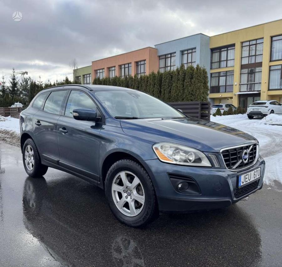Blue Volvo XC60 2010 in Vilnius, with an engine capacity of 2.40 L and mileage of 394 thousand km for 3750 €, photo 2 on AUTOMOTO.COM.LV