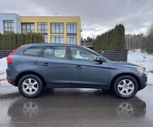 Blue Volvo XC60 2010 in Vilnius, with an engine capacity of 2.40 L and mileage of 394 thousand km for 3750 €, photo 5 on AUTOMOTO.COM.LV