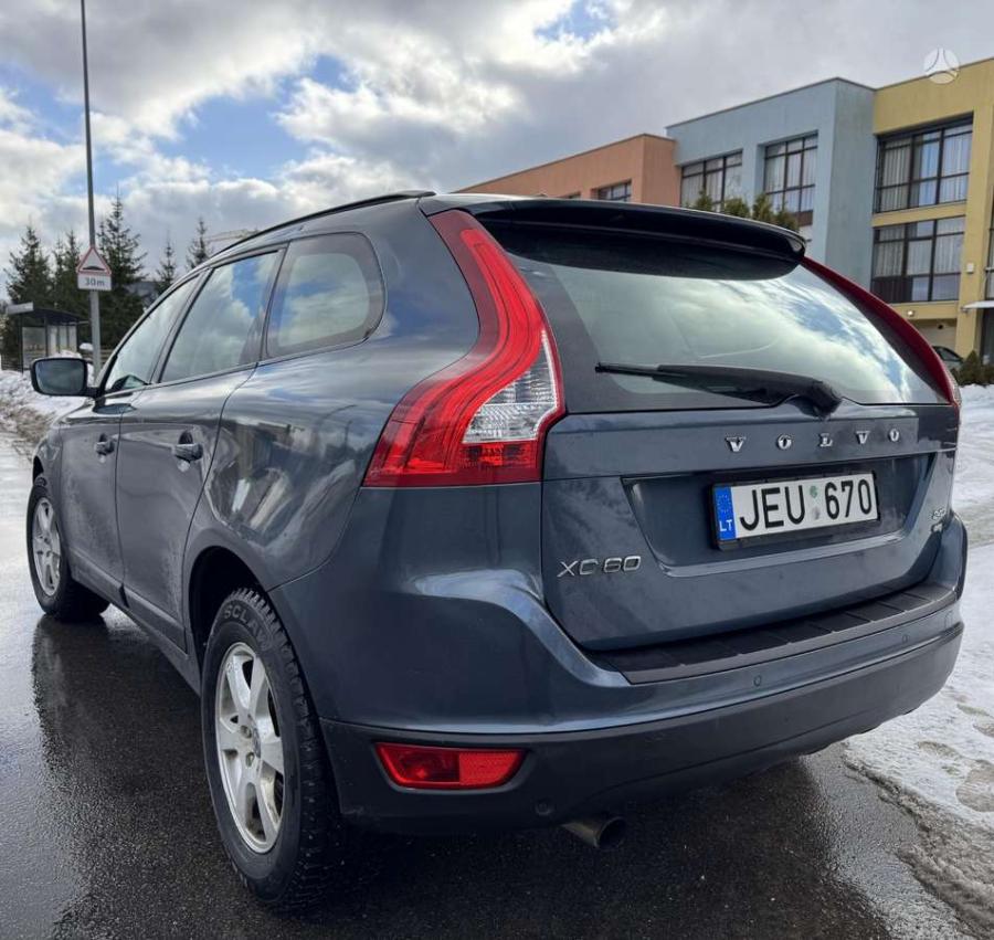 Blue Volvo XC60 2010 in Vilnius, with an engine capacity of 2.40 L and mileage of 394 thousand km for 3750 €, photo 9 on AUTOMOTO.COM.LV