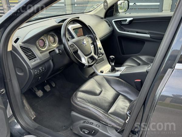 Blue Volvo XC60 2010 in Jelgava, with an engine capacity of 2.40 L and mileage of 337 thousand km for 7900 €, photo 8 on AUTOMOTO.COM.LV