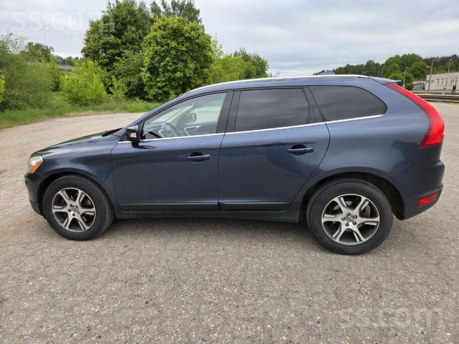 Zils Volvo XC60 2010 Rīga, ar dzinēja tilpumu 2.40 L un nobraukumu 334 tūkst. km par 7300 €, foto 1 vietnē AUTOMOTO.COM.LV
