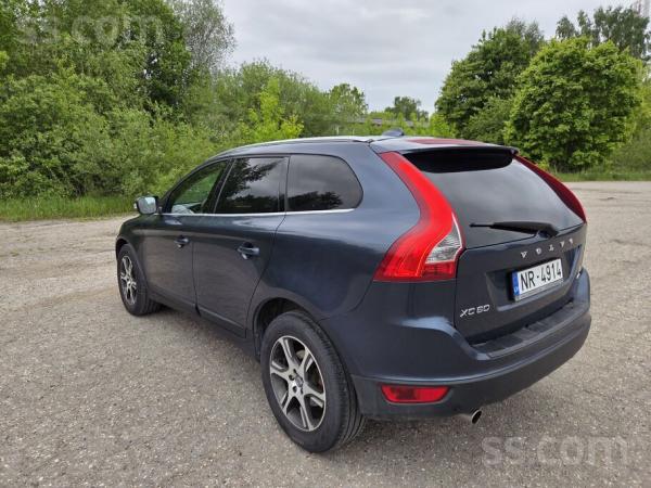Zils Volvo XC60 2010 Rīga, ar dzinēja tilpumu 2.40 L un nobraukumu 334 tūkst. km par 7300 €, foto 3 vietnē AUTOMOTO.COM.LV