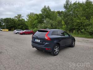 Zils Volvo XC60 2010 Rīga, ar dzinēja tilpumu 2.40 L un nobraukumu 334 tūkst. km par 7300 €, foto 9 vietnē AUTOMOTO.COM.LV