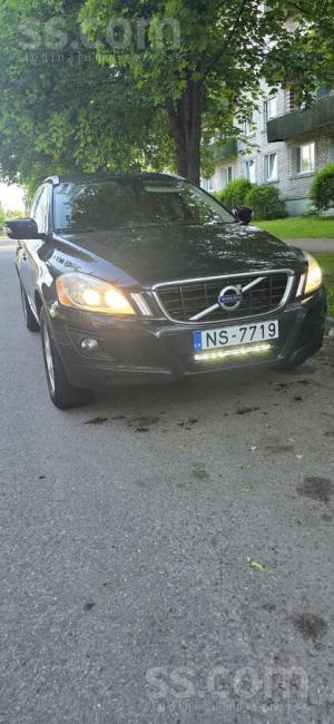 Blue Volvo XC60 2010 in Ventspils, with an engine capacity of 2.40 L and mileage of 422 thousand km for 8750 €, photo 3 on AUTOMOTO.COM.LV
