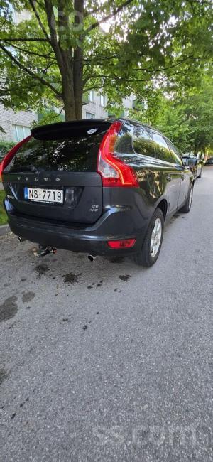 Blue Volvo XC60 2010 in Ventspils, with an engine capacity of 2.40 L and mileage of 422 thousand km for 8750 €, photo 5 on AUTOMOTO.COM.LV