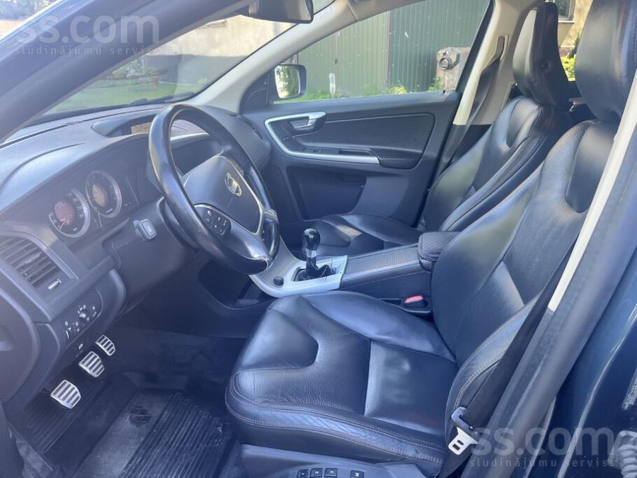 Zils Volvo XC60 2010 Rīga, ar dzinēja tilpumu 2.40 L un nobraukumu 254 tūkst. km par 6300 €, foto 10 vietnē AUTOMOTO.COM.LV