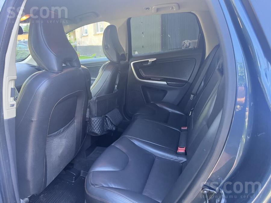 Zils Volvo XC60 2010 Rīga, ar dzinēja tilpumu 2.40 L un nobraukumu 254 tūkst. km par 6300 €, foto 12 vietnē AUTOMOTO.COM.LV