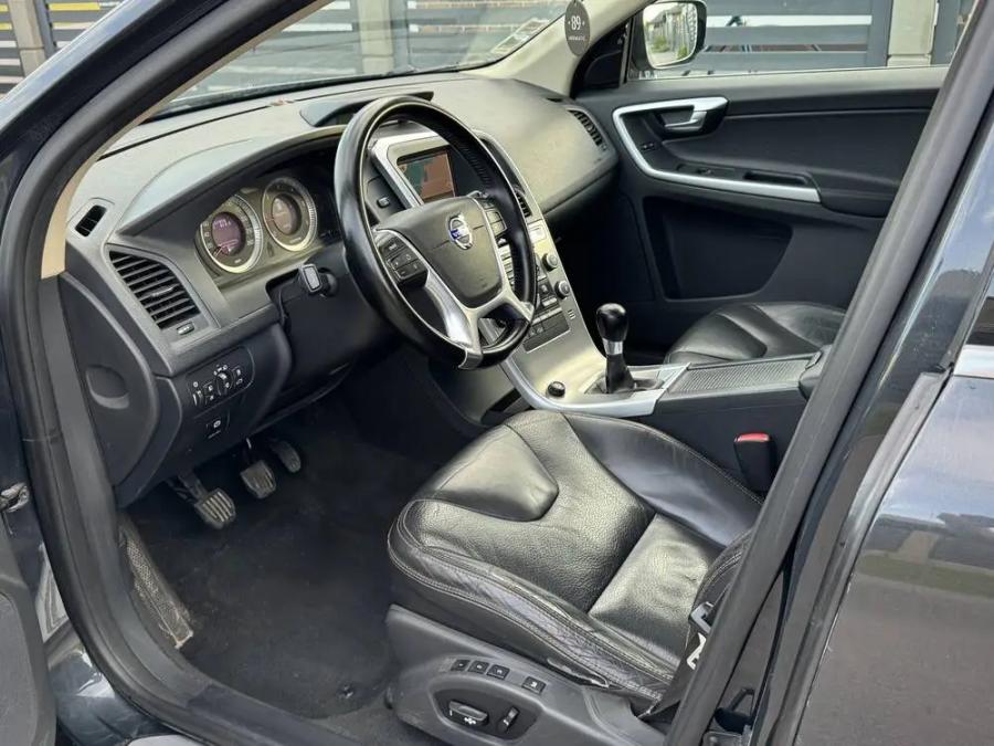Zils Volvo XC60 2010 Jelgava, ar dzinēja tilpumu 2.40 L un nobraukumu 337 tūkst. km par 7900 €, foto 9 vietnē AUTOMOTO.COM.LV