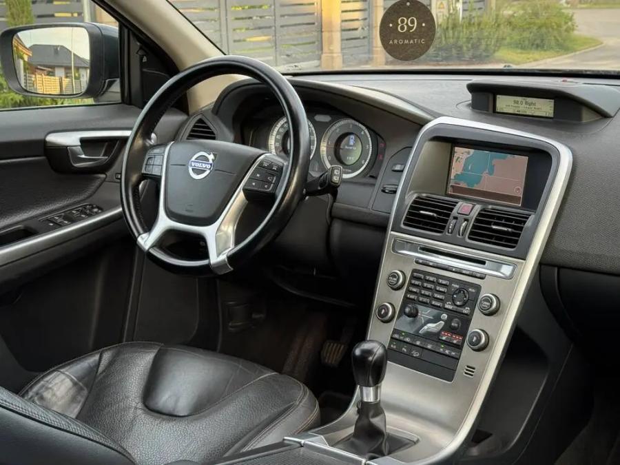 Zils Volvo XC60 2010 Jelgava, ar dzinēja tilpumu 2.40 L un nobraukumu 337 tūkst. km par 7900 €, foto 13 vietnē AUTOMOTO.COM.LV