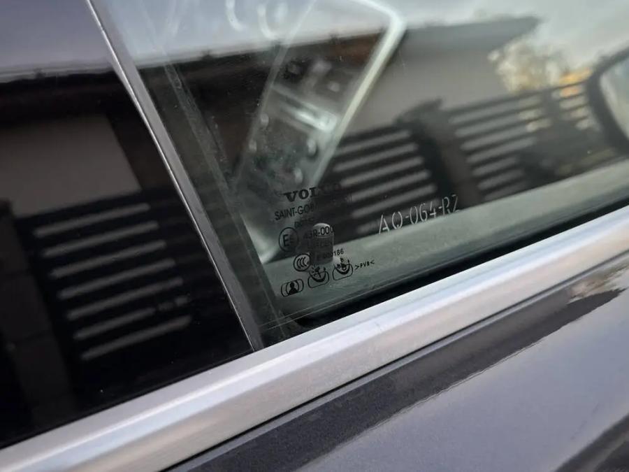 Zils Volvo XC60 2010 Jelgava, ar dzinēja tilpumu 2.40 L un nobraukumu 337 tūkst. km par 7900 €, foto 22 vietnē AUTOMOTO.COM.LV