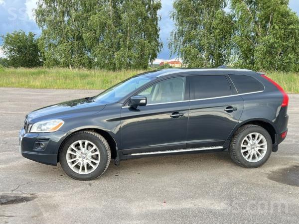 Blue Volvo XC60 2010 in Talsi, with an engine capacity of 2.40 L and mileage of 238 thousand km for 7990 €, photo 3 on AUTOMOTO.COM.LV