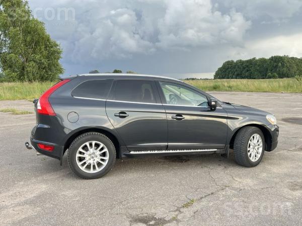 Blue Volvo XC60 2010 in Talsi, with an engine capacity of 2.40 L and mileage of 238 thousand km for 7990 €, photo 5 on AUTOMOTO.COM.LV